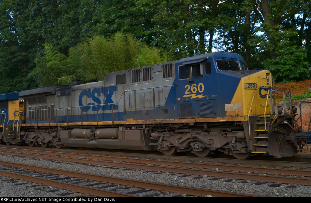 CSX AC44CW 260 in YN2 trails on Q438-25